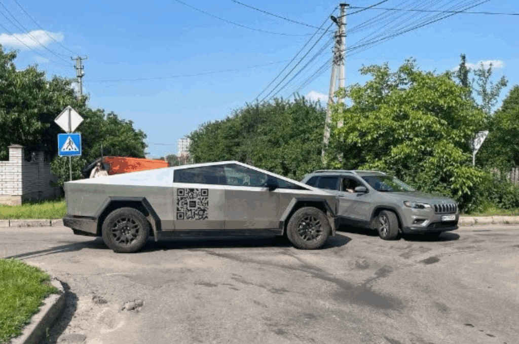 В Україні зафіксували перше ДТП за участю Tesla Cybertruck – SUV News